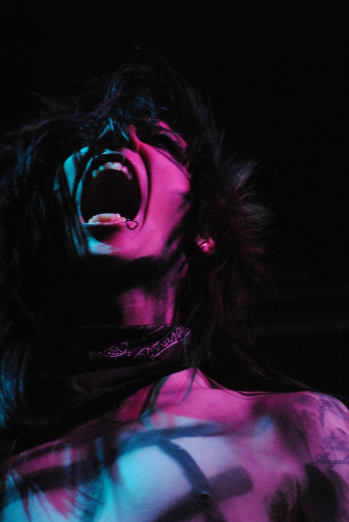 Andy Sixx Screaming