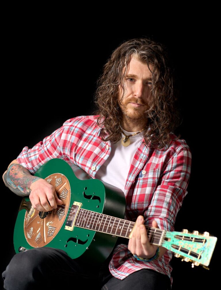 DOM MARTIN releases new single “BELFAST BLUES” - The Rockpit