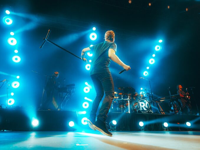 ROB THOMAS Announces “THE ALL NIGHT DAYS TOUR” Is Coming To Australia ...
