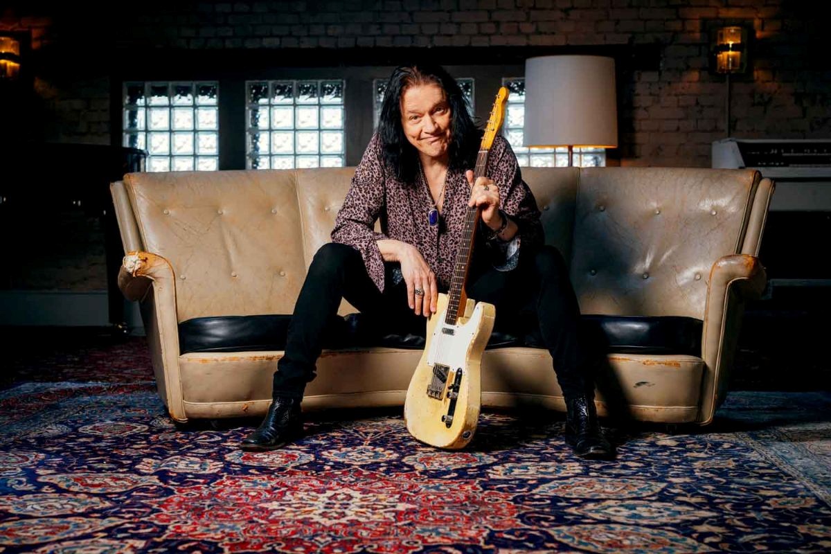 ROBBEN FORD Returns With A New Album, 'Two Shades of Blue' - The Rockpit